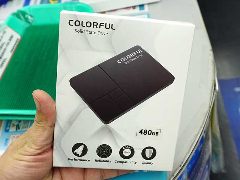 Intel製3D MLC NAND採用の2.5インチSSDがColorfulから登場 - AKIBA PC Hotline!