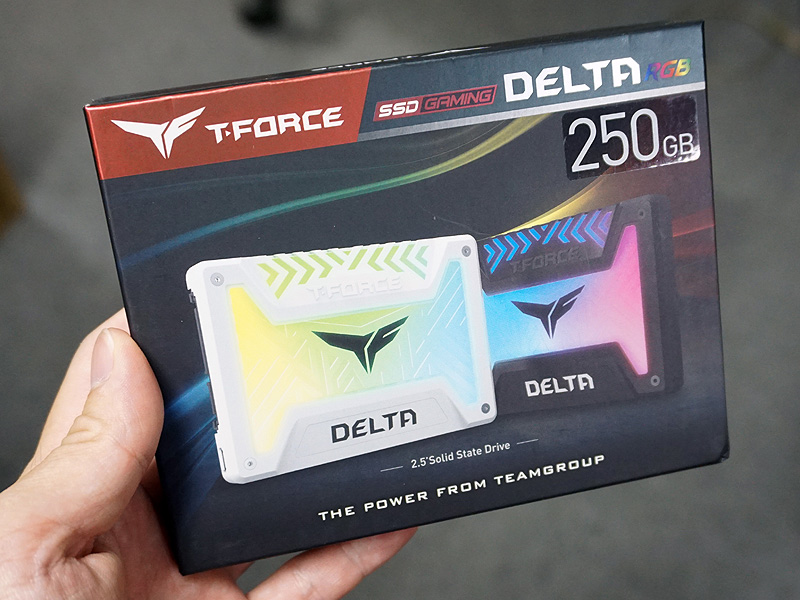 SSDも光る時代に、RGB LED内蔵の2.5インチSSDがTeamから - AKIBA PC Hotline!
