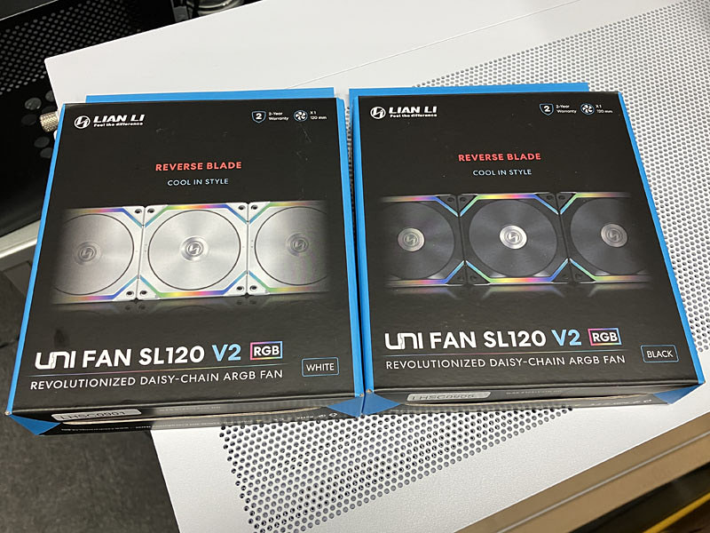 LIAN LIの連結式ファン「UNI FAN SL V2」に逆回転モデル、カラーは2色 - AKIBA PC Hotline!