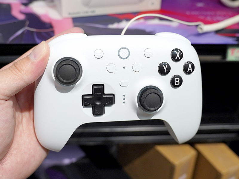 振るとNintendo Switch 2が復帰するゲームパッド「8BitDo Ultimate 2 Bluetooth Controller ...