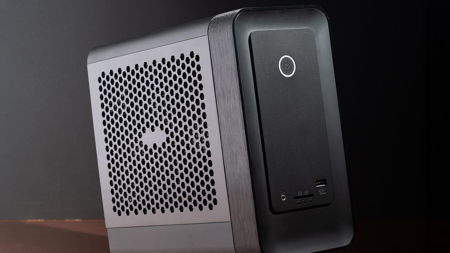 小型サイズだけど何でもできる“ハイパワー”デスクトップPCが登場！ZOTAC「MAGNUS ONE EU27507TC」を試す - AKIBA ...